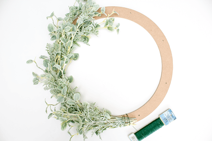 A Quick & Easy Modern Minimal DIY Wreath | Home Decor | Homemade