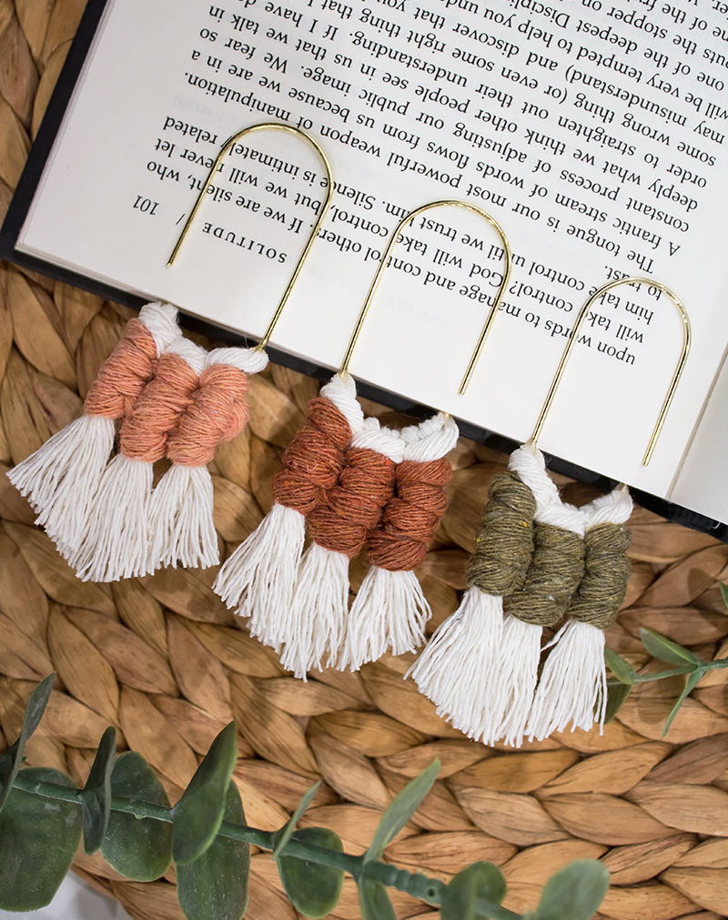 DIY Macrame Bookmarks + What I'm Reading Lately - A Pretty Fix