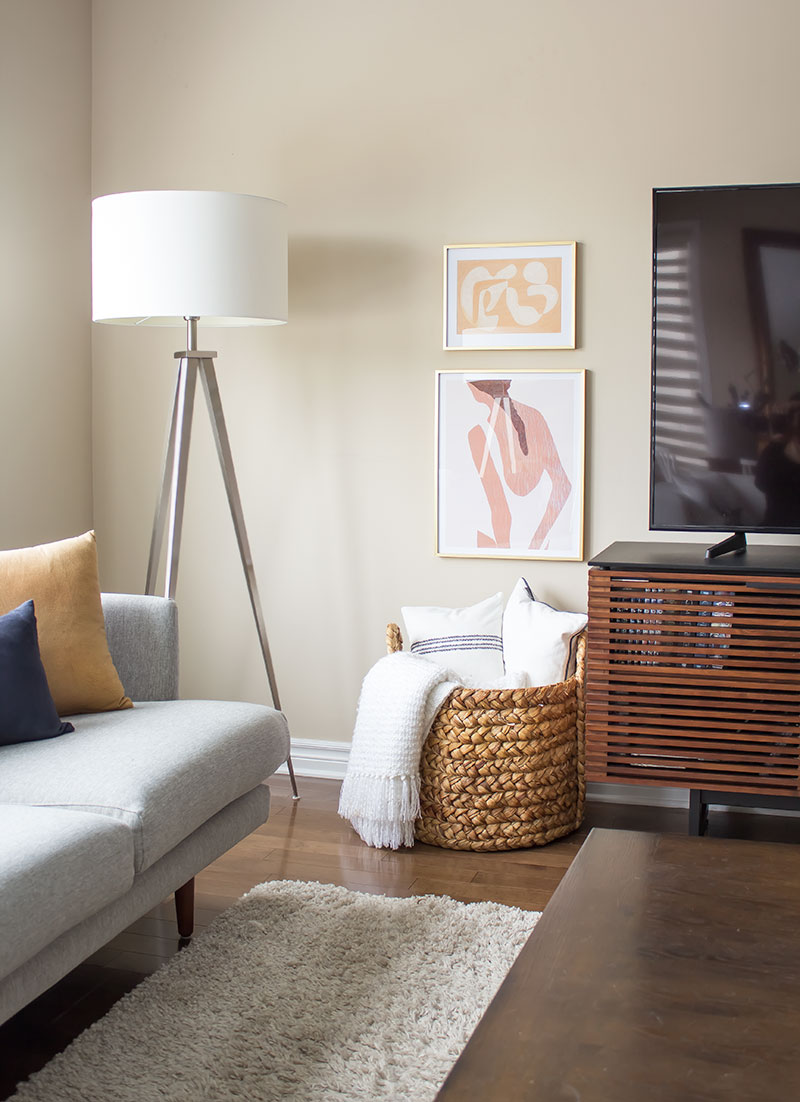 7 Beautiful Artwork Display Ideas - A Pretty Fix